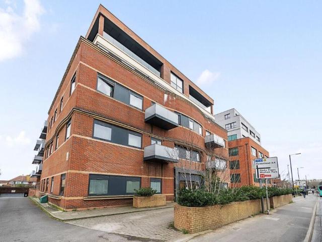5 Bath Road, Slough 1 bed apartment to rent £1,150 pcm £265 pw