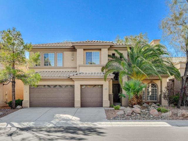 Luxury 5 Bedroom Guard Gated Home with Pool, Spa & 3 En Suite Bedrooms