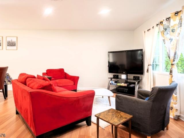 5 Beaver Brook Dr