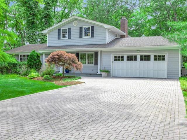 5 Beaver Ln W, Westhampton, NY 11977