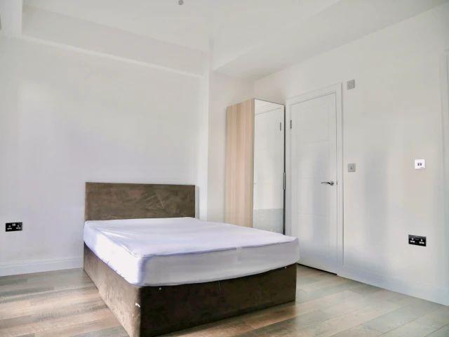 5 Bed / 6 Bath