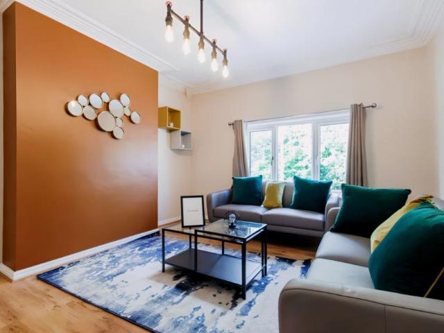 5 Bed 2 Bath