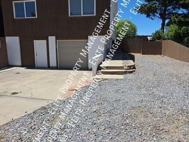5 bed, 2 bath home, with great backyard