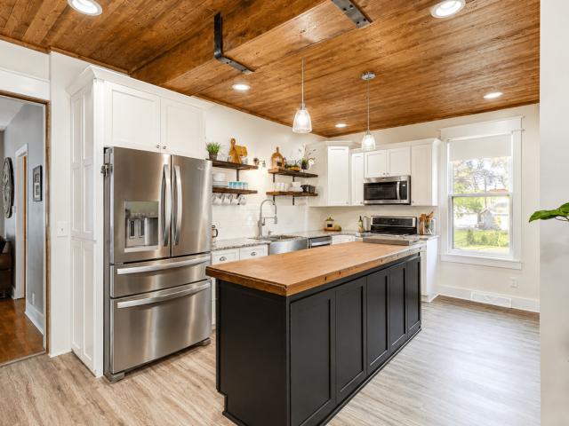 5 Bed / 2 Bath Home in Portage, WI
