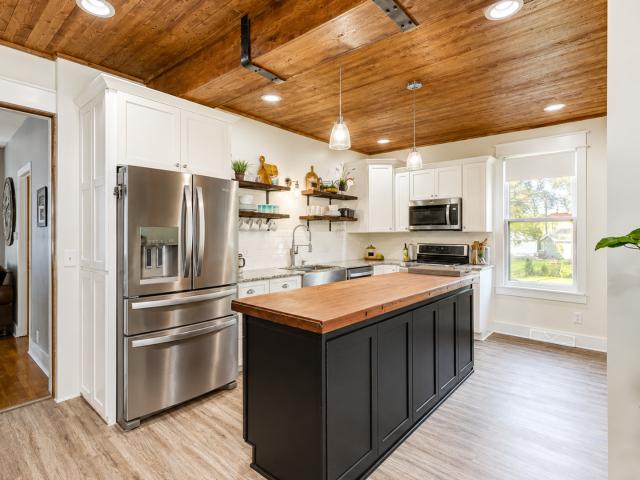 5 Bed / 2 Bath Home in Portage, WI
