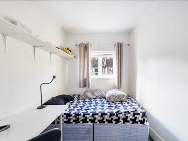 5 Bed Terraced House, Thackeray Road, SO17