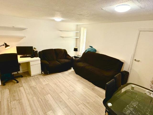 5 Bed Terraced House, Abbotsbury Close, E15