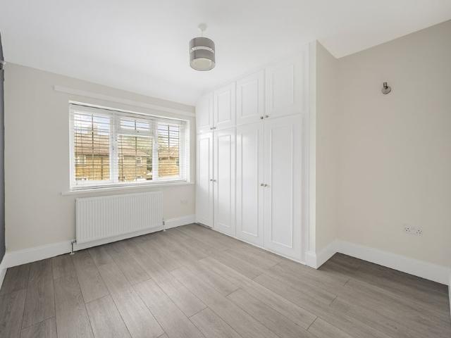 5 Bed Terraced House, Bentworth Road, W12