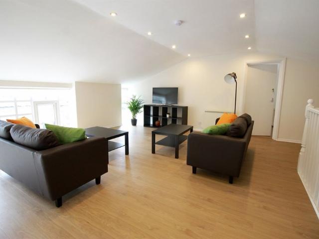 5 Bed Terraced House, Camden Mews, NW1