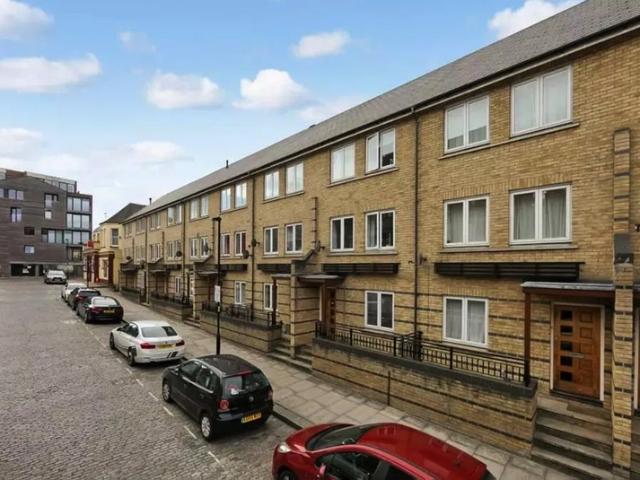 5 Bed Terraced House, E14