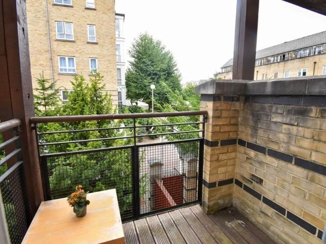 5 Bed Terraced House, Ferry St, E14