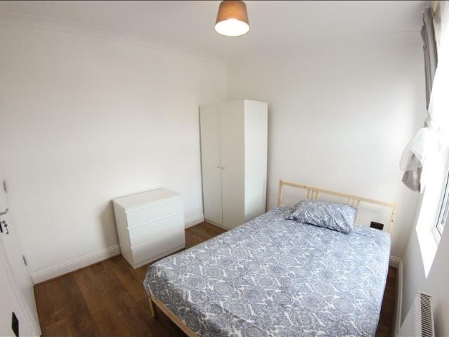 5 Bed Terraced House, Fourth Avenue, E12