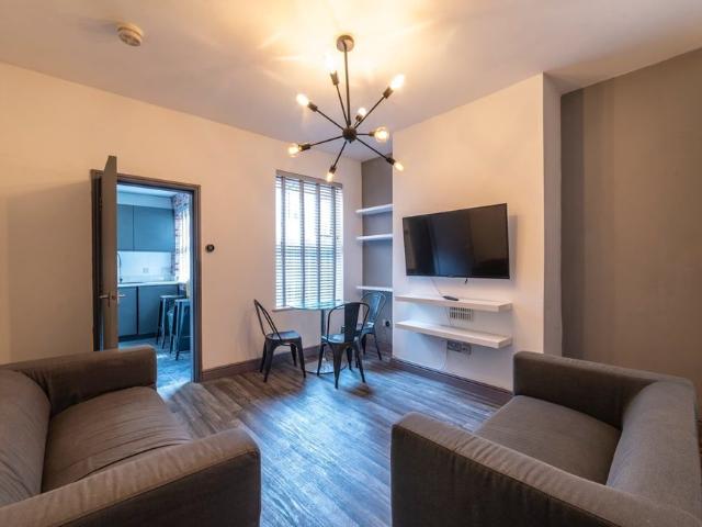 5 Bed Terraced House, Gloucester Avenue, NG7