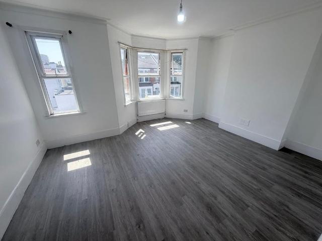 5 Bed Terraced House, Heigham Road, E6