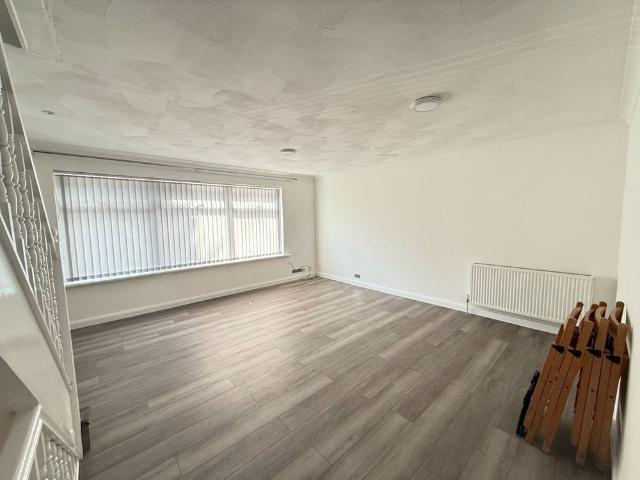 5 Bed Terraced House, Hyrstdene, CR2