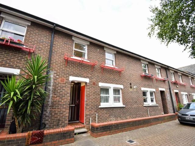 5 Bed Terraced House, Lockesfield Place, E14