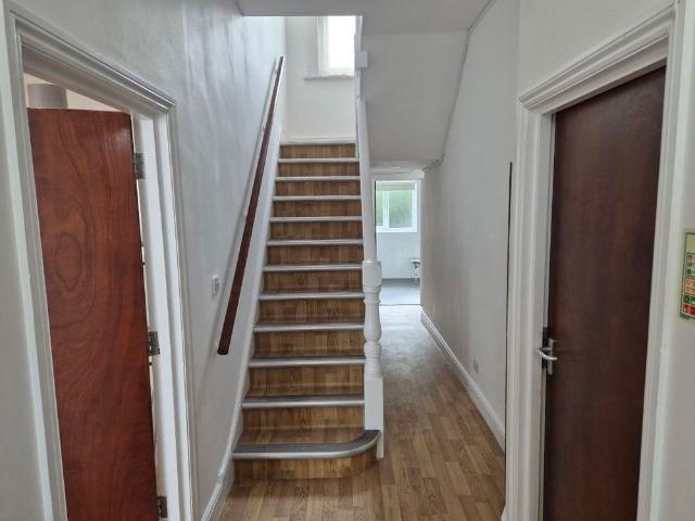 5 Bed Terraced House, Mayfair Avenue, IG1