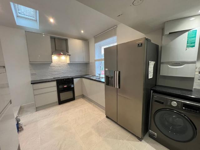 5 Bed Semi Detached House, Medora Road, SW2