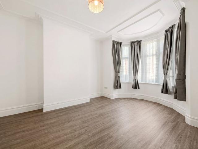 5 Bed Terraced House, Melbourne Avenue, N13