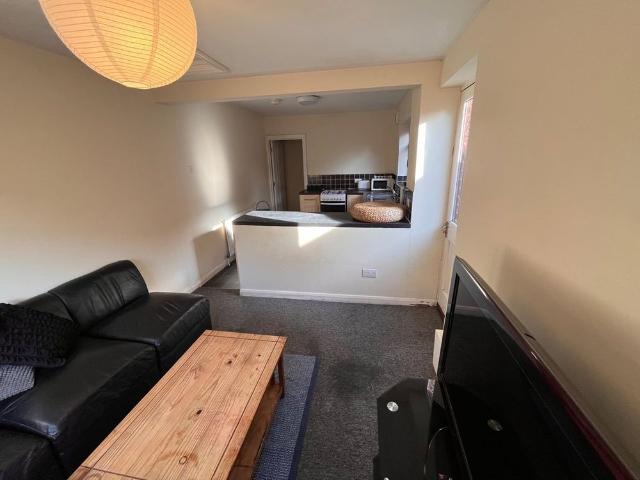 5 Bed Terraced House, Milton Road, SO15