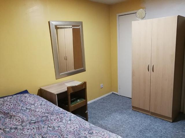 5 Bed Terraced House, Millroad Dr, G40