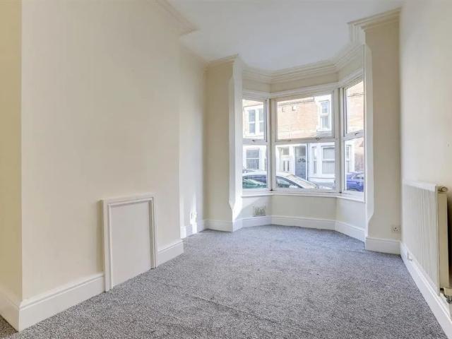 5 Bed Terraced House, Myrtle Avenue, NG7