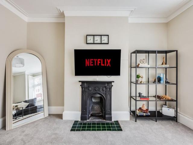 5 Bed Terraced House, Rannoch Road, W6