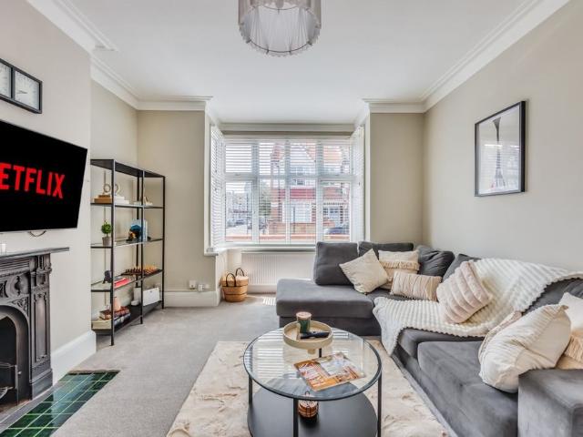 5 Bed Terraced House, Rannoch Road, W6