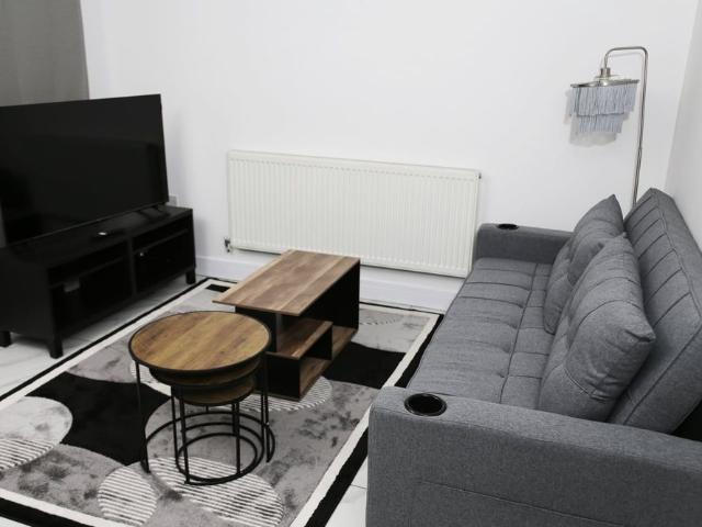 5 Bed Terraced House, Salisbury Road, RG30