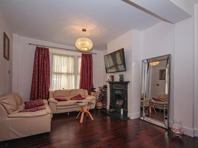 5 Bed Terraced House, Standen Road, SW18