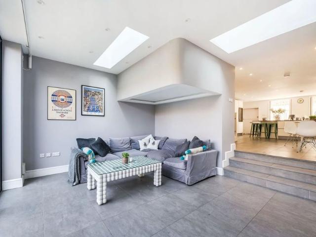 5 Bed Terraced House, Surrey Square, SE17