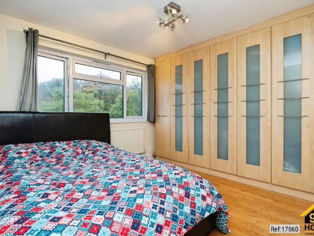 5 bed Terraced in Grand Walk Mile End, London, E1 4PJ
