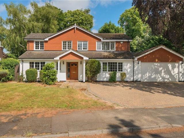 5 bed to rent in Highwood Close, CR8
