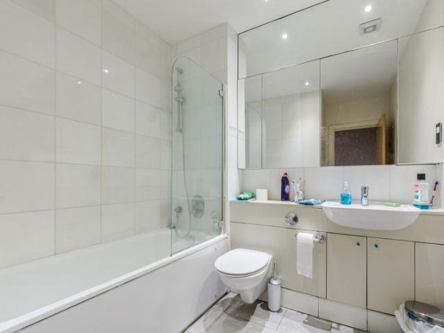 5 bed town house on Marcia Road SE1 with 2 bath