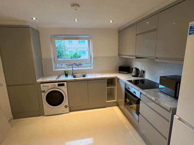 5 Bed Apartment | Double Rooms Bromley By Bow