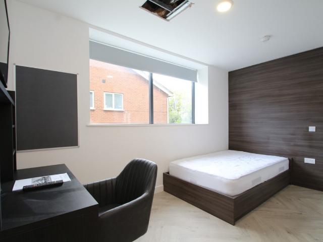 5 bed Apartment for Rent