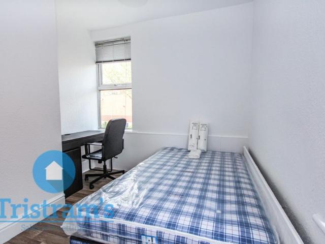5 bed Apartment for Rent