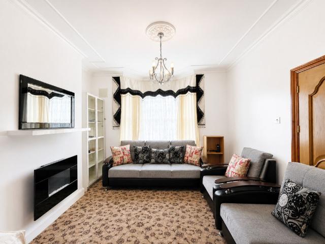 5 bed Apartment To Let