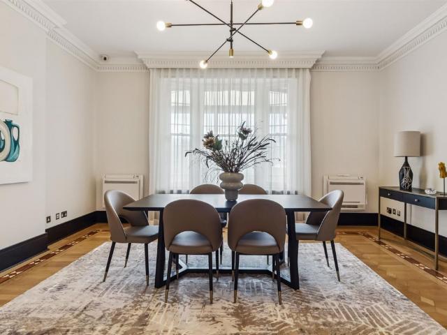 5 Bed Apartment To Let