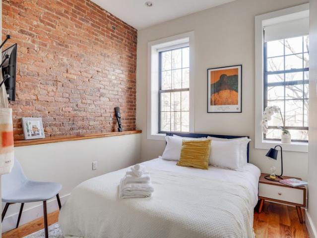5 bed apt newly renovated!