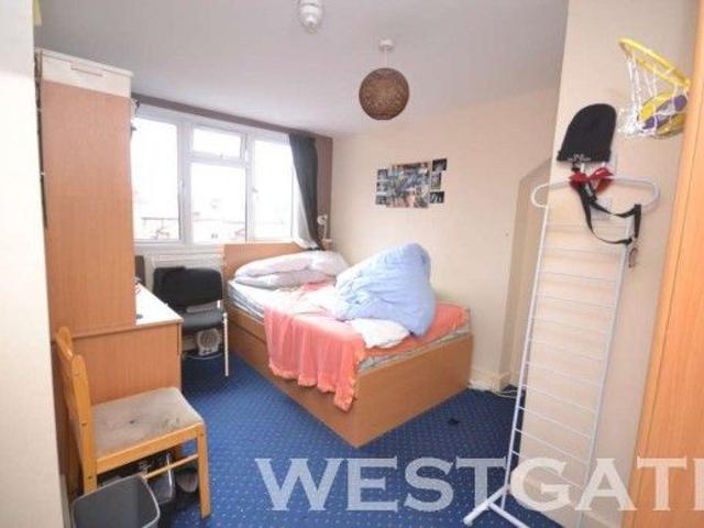 5 Bed Blenheim Gardens, Reading
