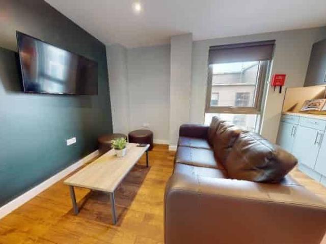 5 Bed Bronze Room