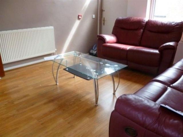 5 Bed Burley Lodge Road, Hyde Park, Ls6