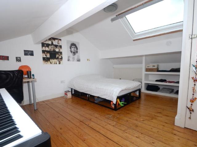 5 bed Cedar Grove, Manchester M14 5 bed terraced house to rent £2,708 pcm £625 pw