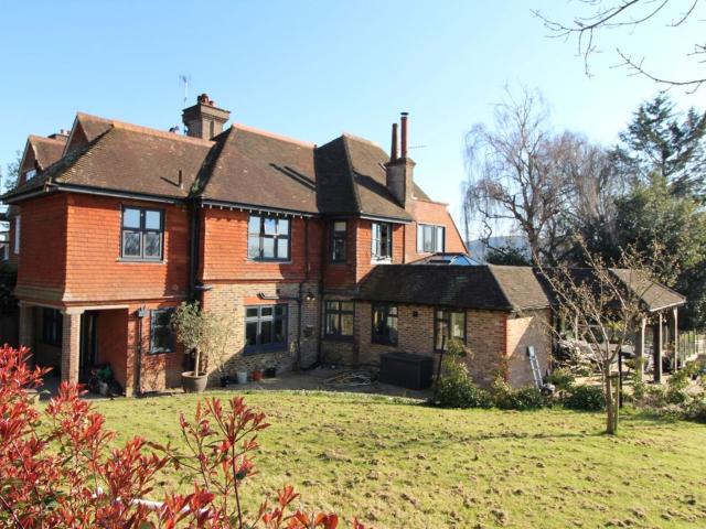 5 Bed Cottage To Let