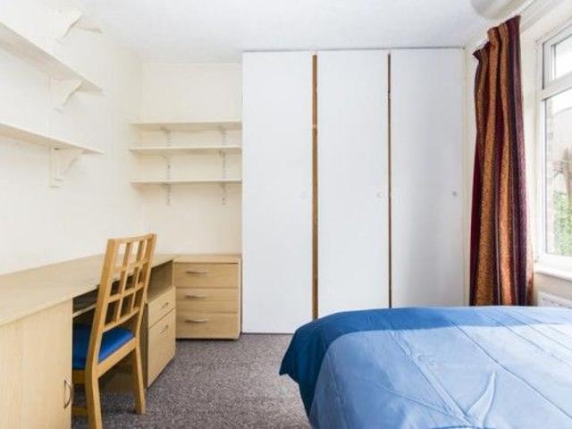 5 bed close UEAl with WI FI TV and license