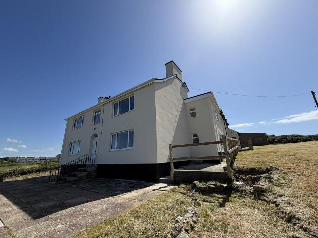 5 Bed Detached house