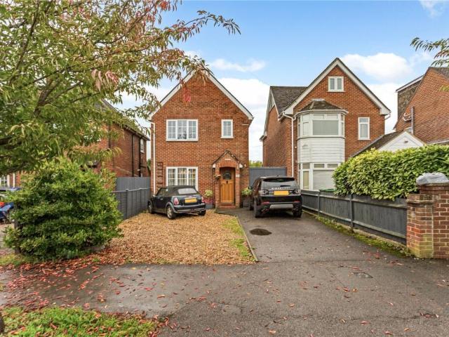 5 bed detached house to let in quiet tree lined cul de sac in Newbury