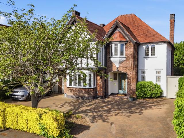 5 bed detached house to rent in Dovedale Road, West Bridgford, NG2 £2,895 per month
