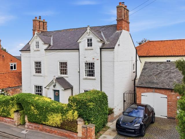 5 bed detached house to rent in High Street, Bottesford, Nottingham, Leicestershire, NG13 £3,200 per month